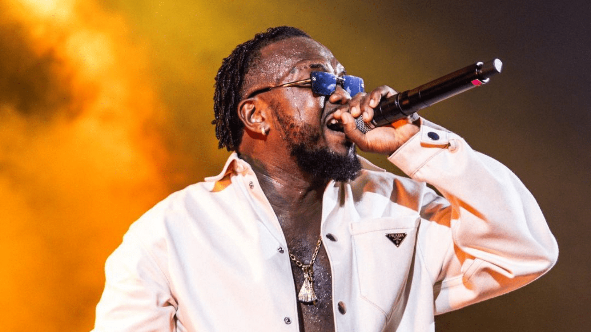 Djonga traz 'Fogo nos Racista' a SP e faz show da turnê 'Inocente ...