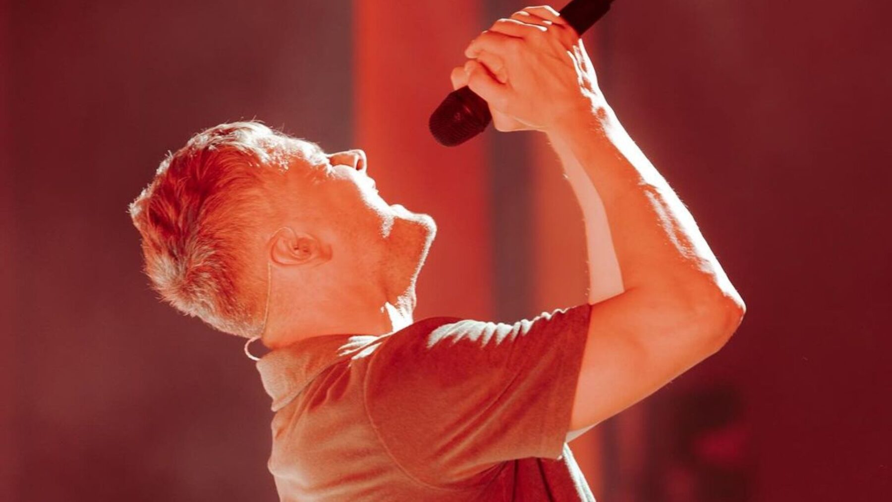 Keane celebra 20 anos do 1° álbum com hits e cover de Queen com David ...