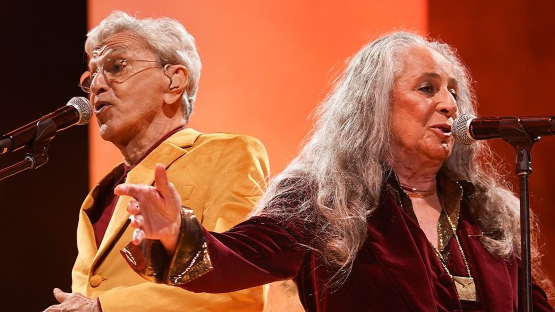 Caetano Veloso e Maria Bethânia lançam álbum ao vivo de turnê