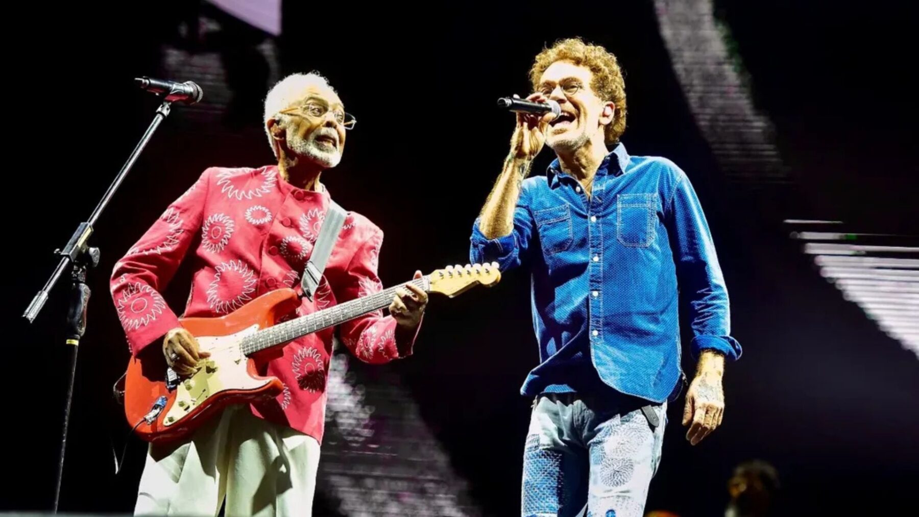 Gilberto Gil e Nando Reis cantam juntos em show em SP